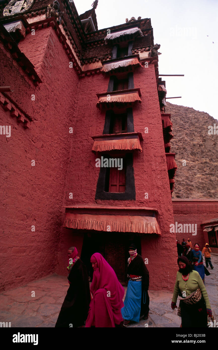 China, Tibet, Gansu province, Xiahé, Labrang monastery, Tibetan New ...