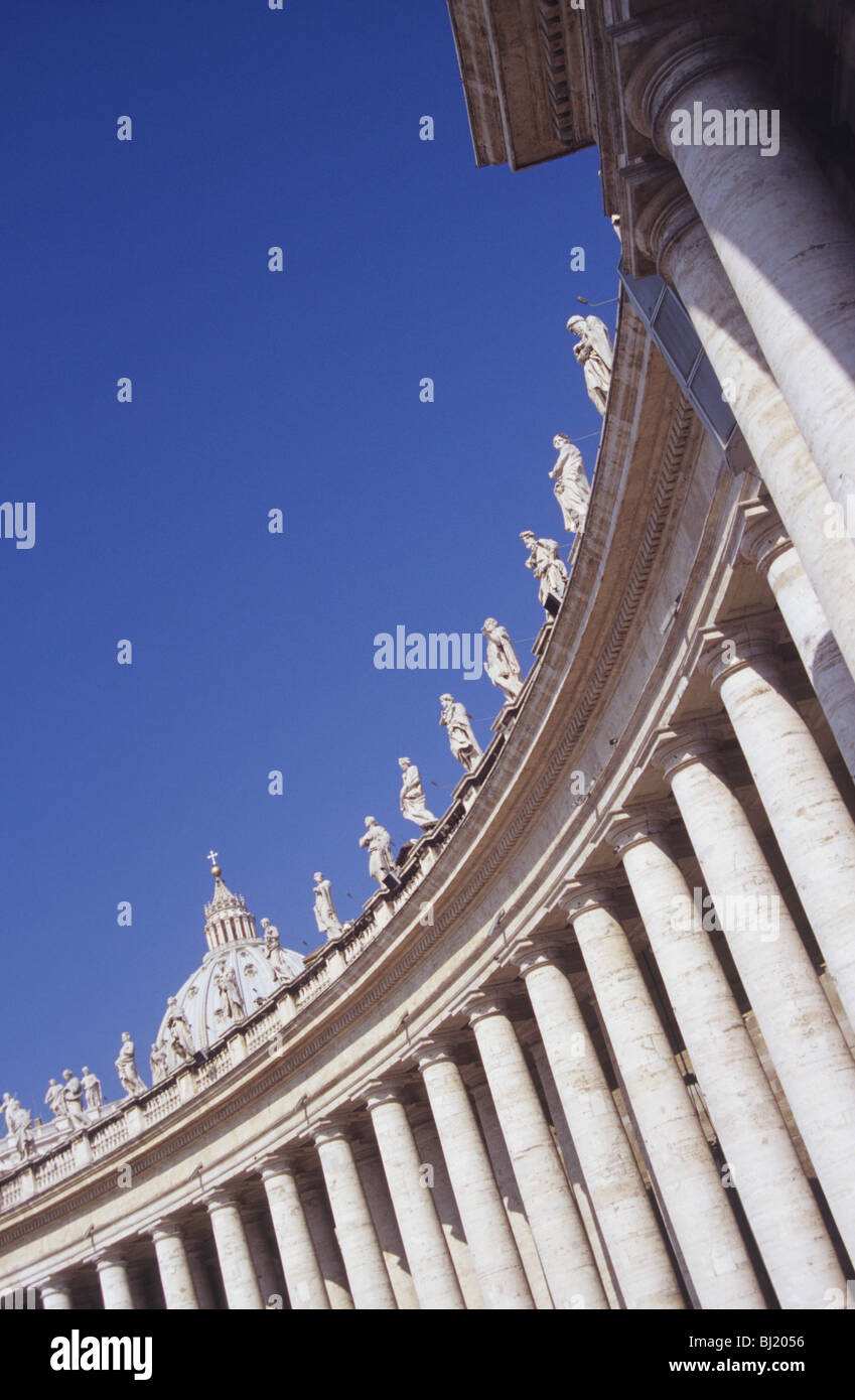 Columns and statues at Piazza San Pietro in the Vatican City,Rome,Italy ...