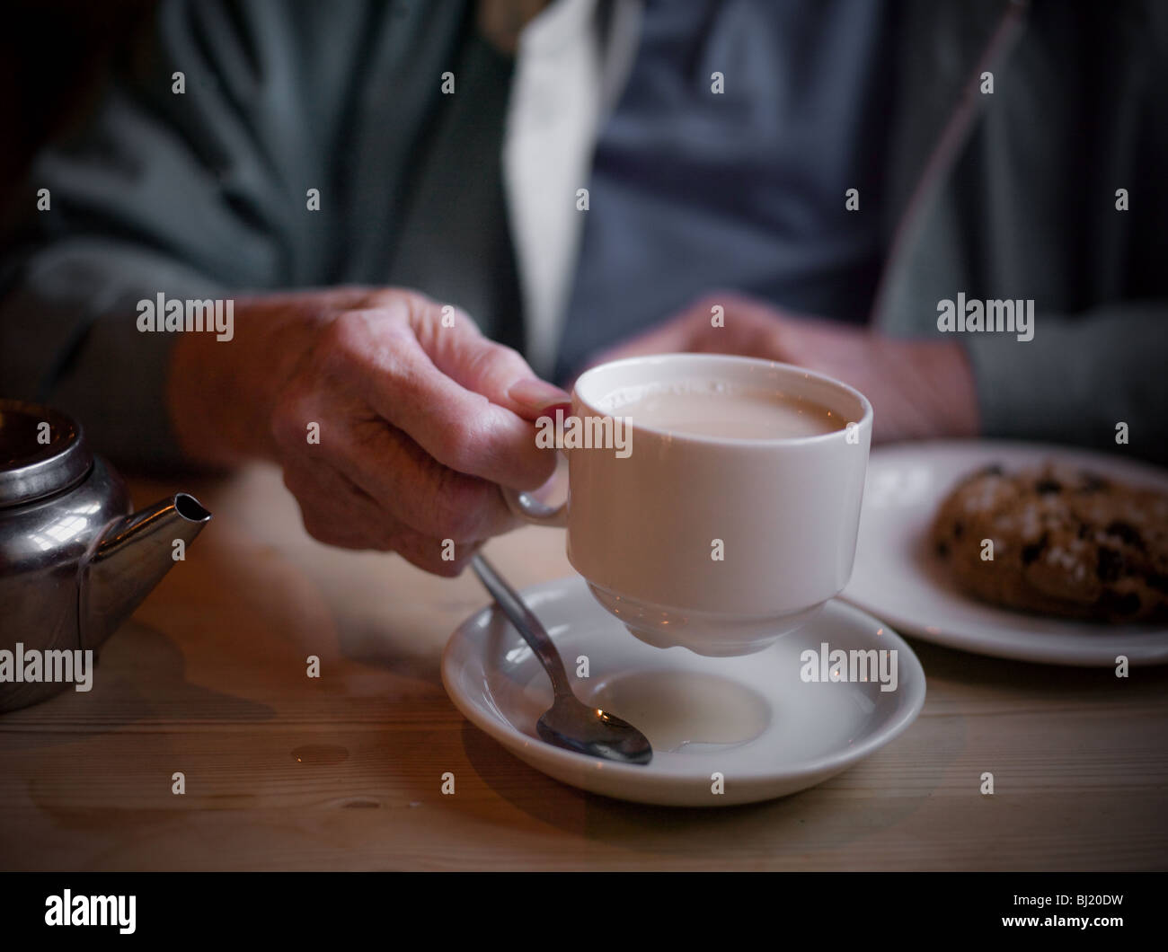 Pot tea lady hi-res stock photography and images - Alamy