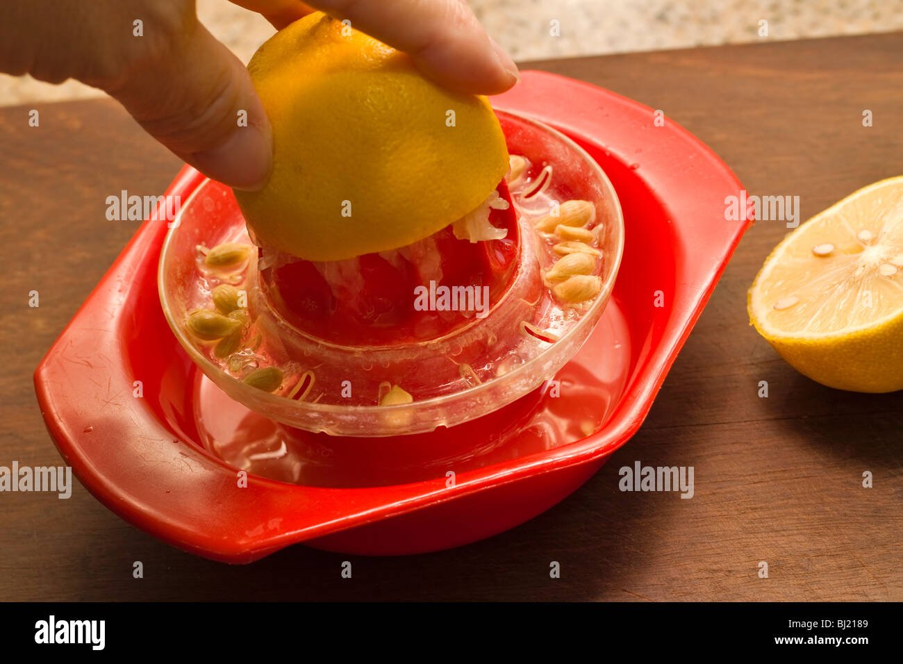 Squeezing a lemon hi-res stock photography and images - Alamy