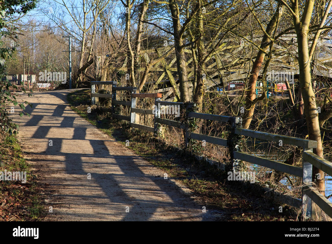 The Thames path at Iffley lock in the low morning winter sunshine ...
