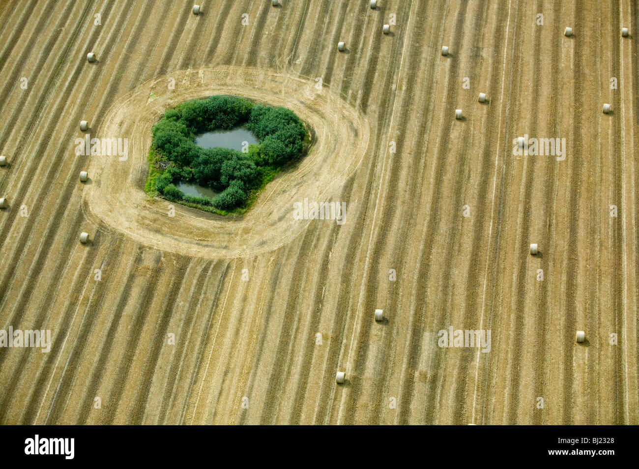 Circular pond aerial hi-res stock photography and images - Alamy