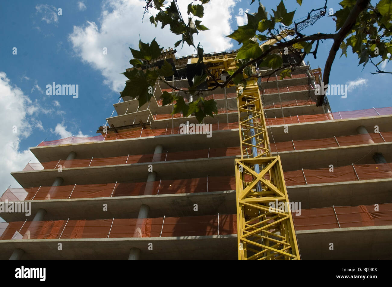Skeletal building hi-res stock photography and images - Alamy