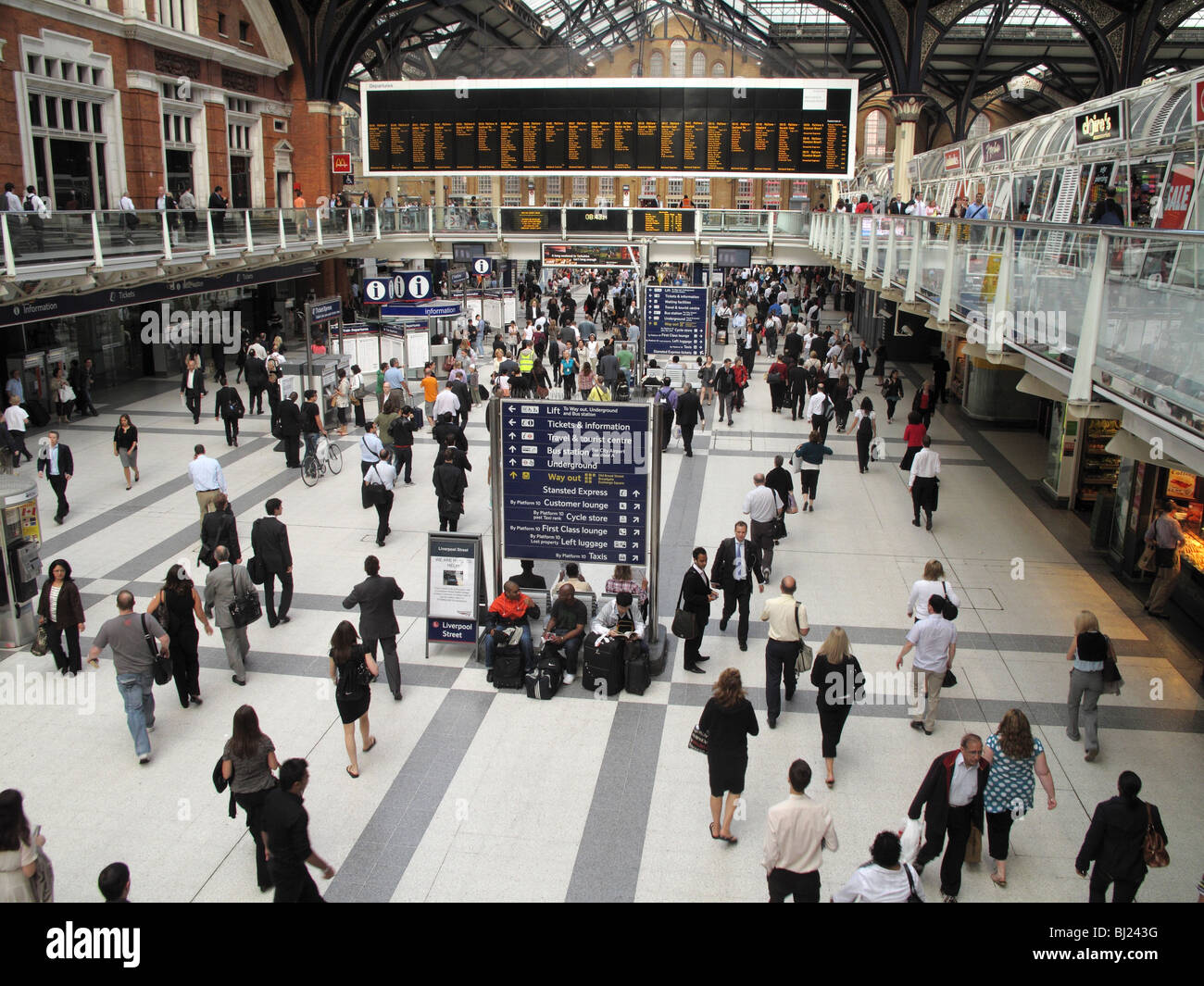 Liverpool street station train hi-res stock photography and images - Alamy