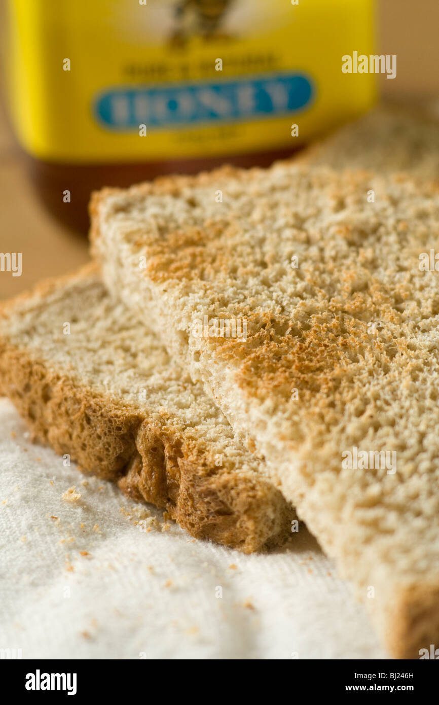 Wholemeal toast with honey jar Stock Photo - Alamy