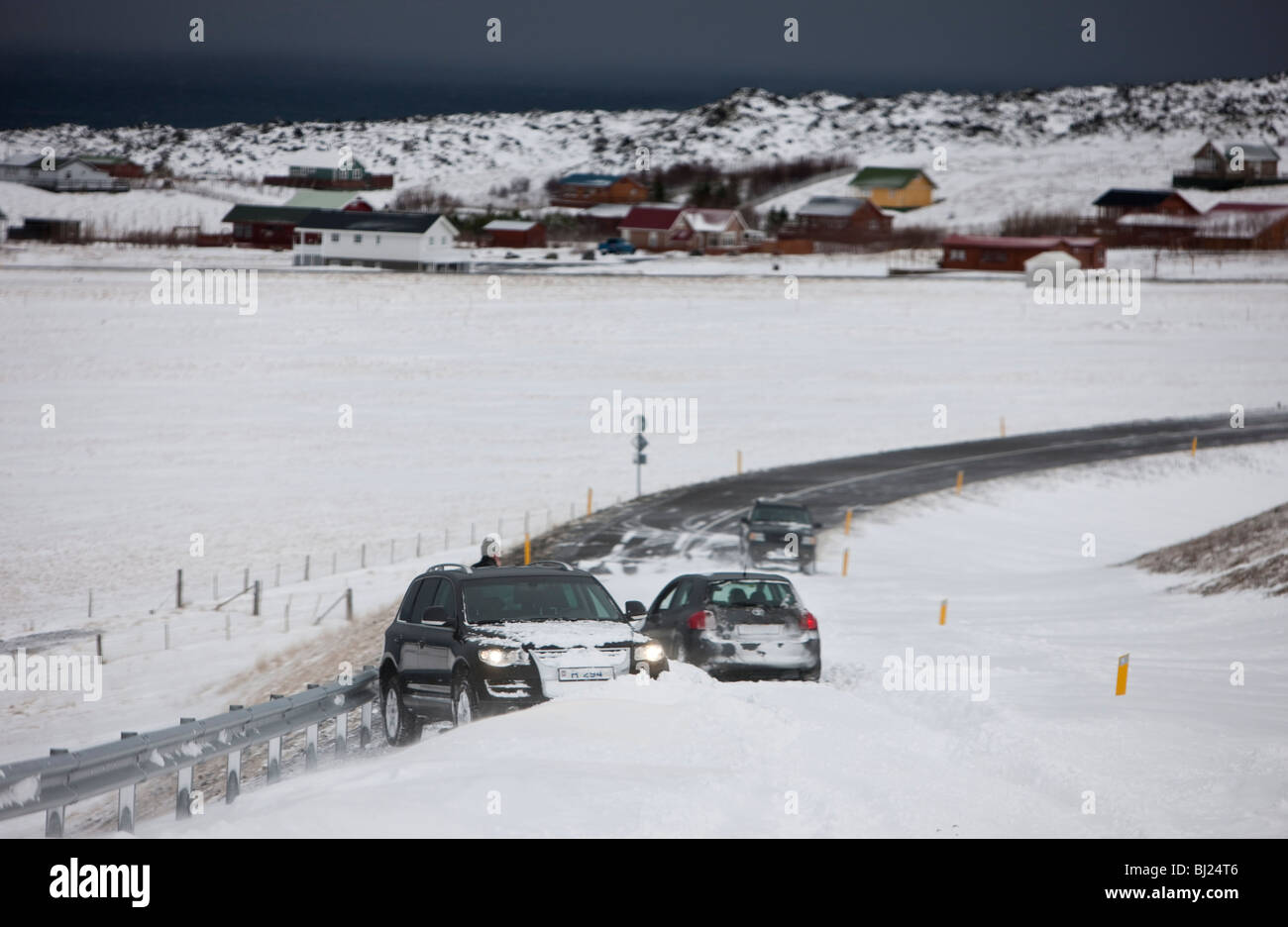 Cars stuck in snow hi-res stock photography and images - Alamy