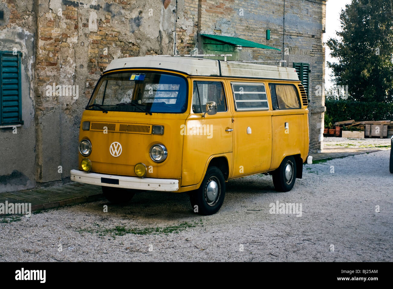 Vw bus hi-res stock photography and images - Alamy