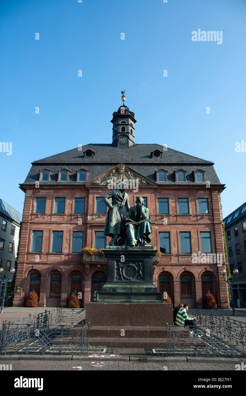 Rathaus, Gebrüder-Grimm-Denkmal, Hanau, Hessen, Deutschland | guildhall ...