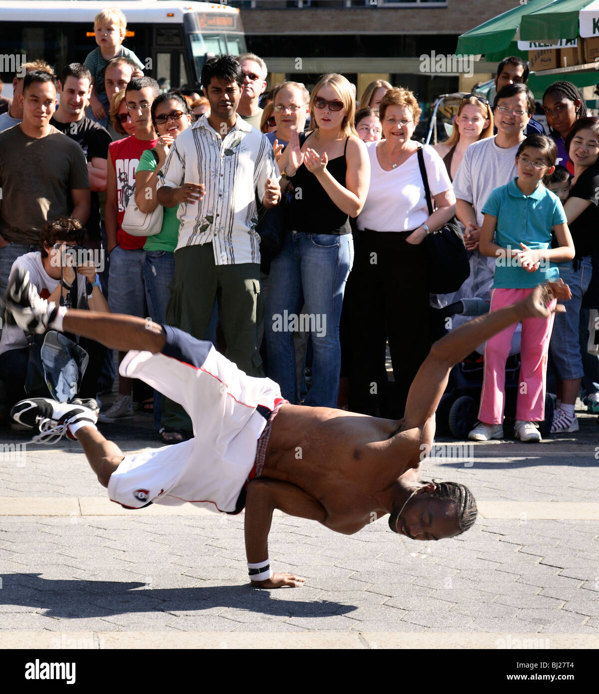 Break dancer new york hi-res stock photography and images - Alamy