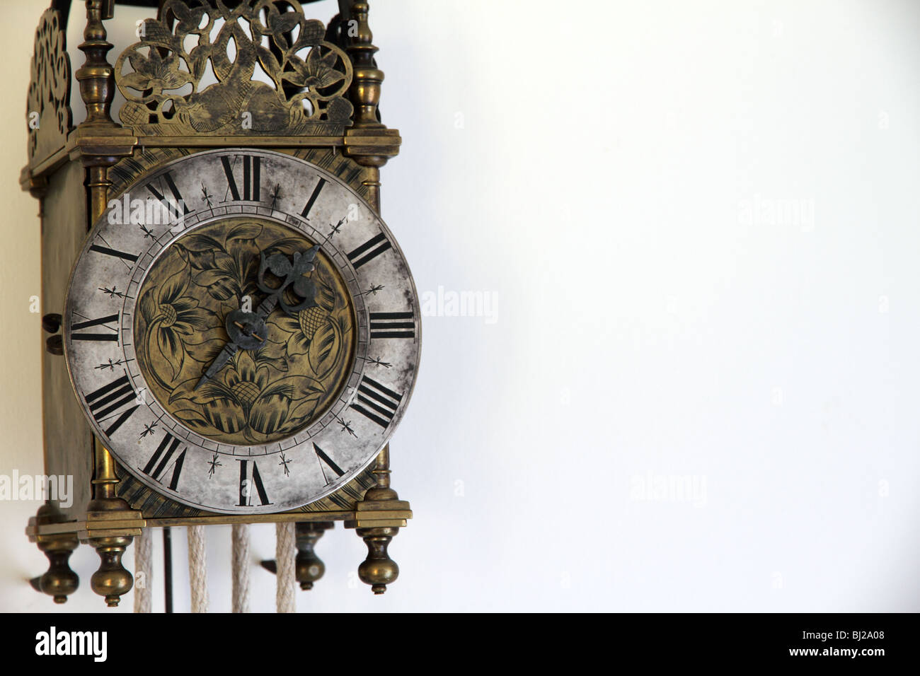 Clock with single hand hi-res stock photography and images - Alamy