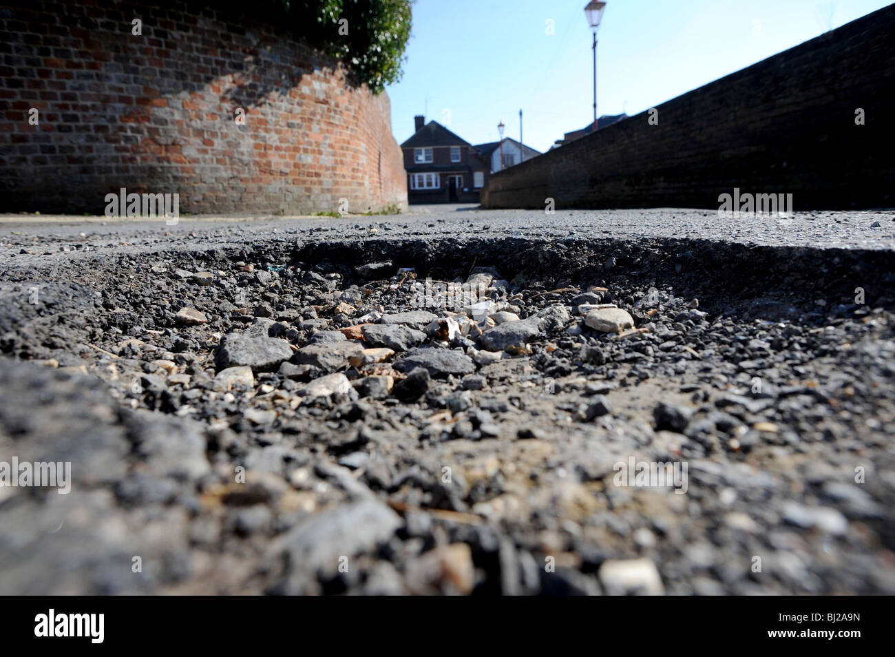 Pothole hi-res stock photography and images - Alamy