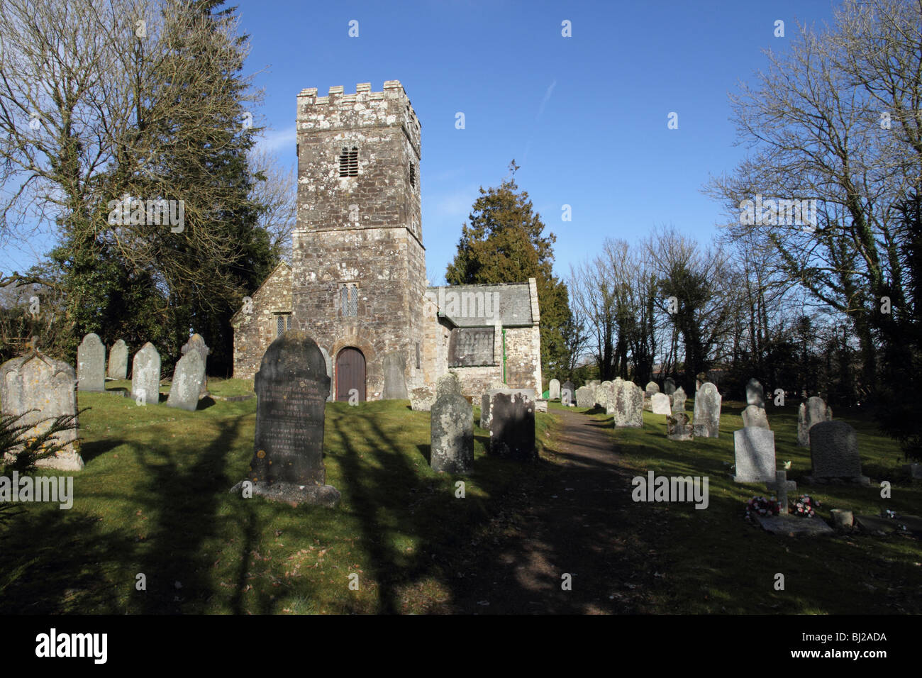 English Churchyard Graveyard Stock Photos & English Churchyard ...