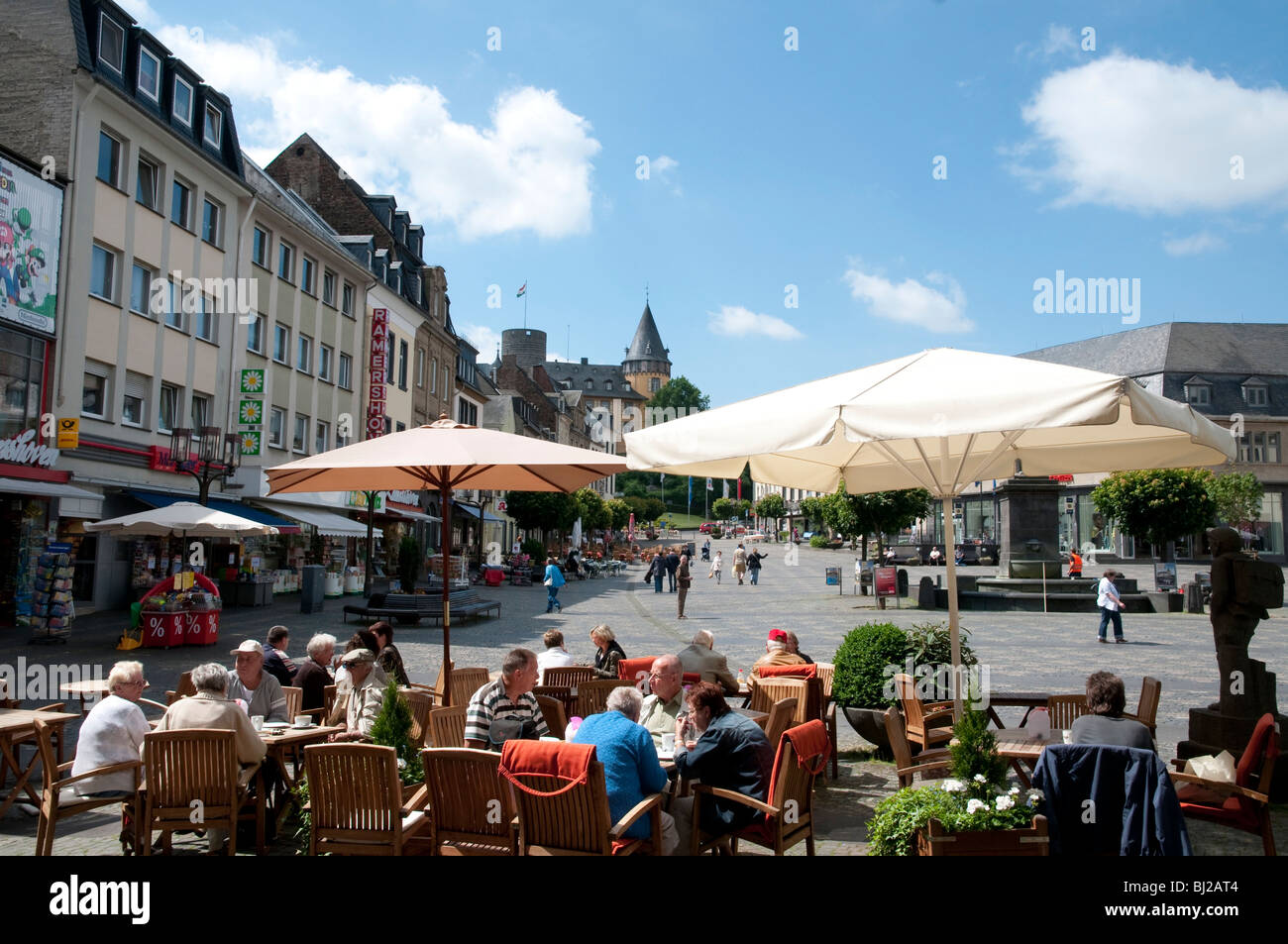 market square and Genovevaburg, old town, Mayen, Eifel, Rhineland ...