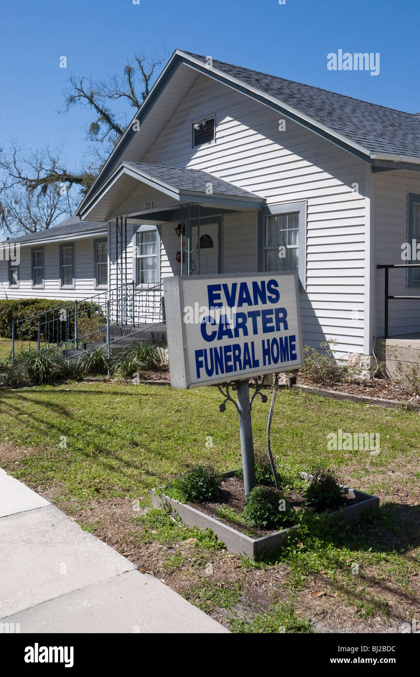 Funeral home exterior hi-res stock photography and images - Alamy