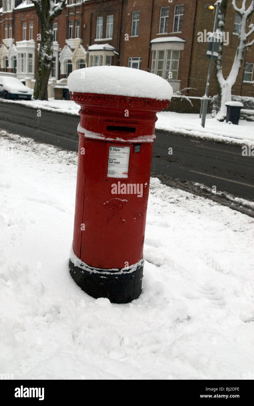 Red letter box after heavy snowfalls in London Stock Photo - Alamy