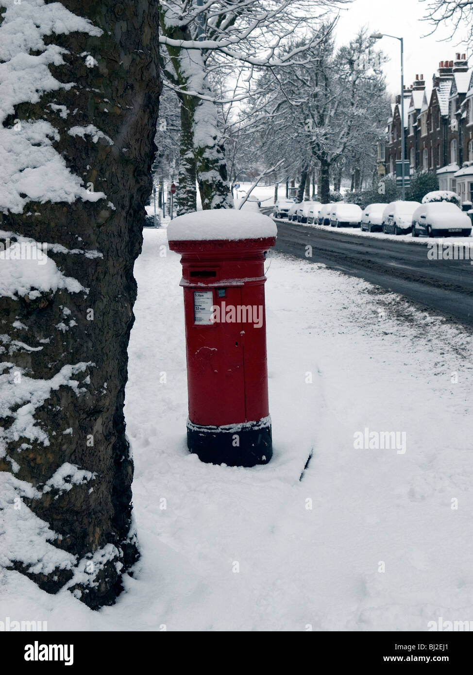 Letter box for royal mail hi-res stock photography and images - Alamy