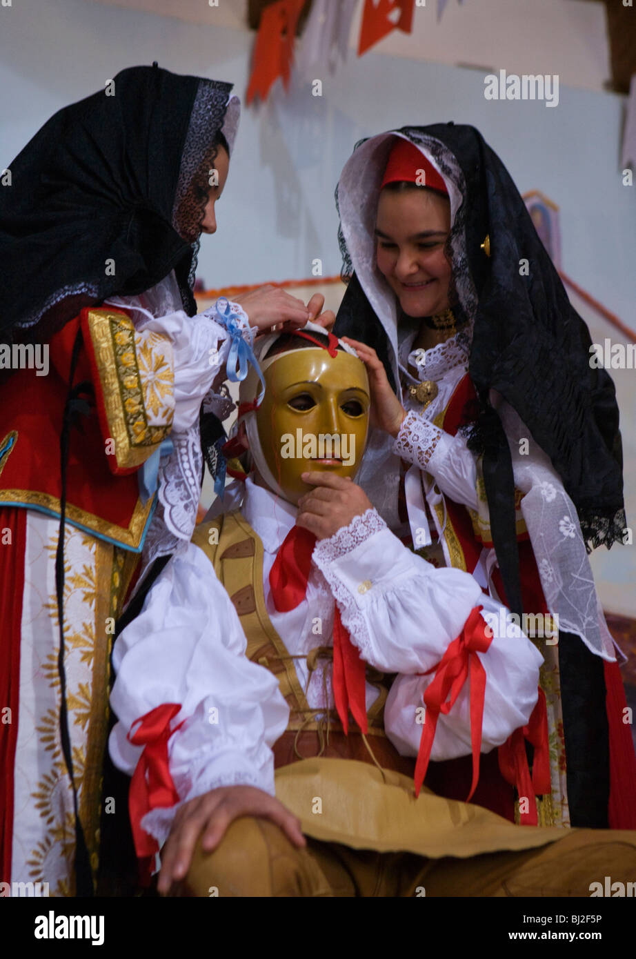 Women sardinian traditional dress hi-res stock photography and images ...