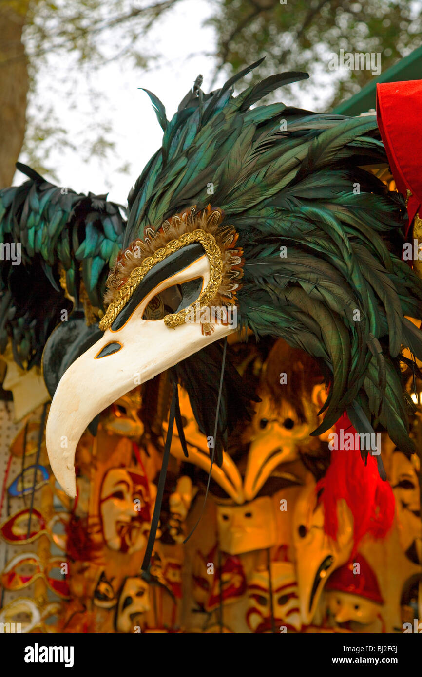 Gold bird mask hi-res stock photography and images - Alamy