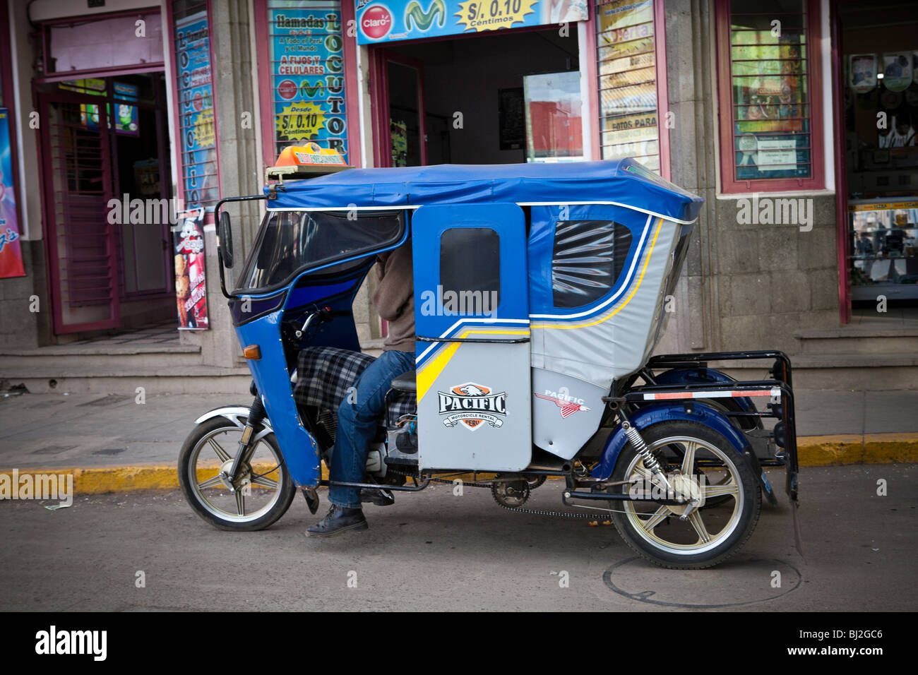 Tricycle taxi bolivia hi-res stock photography and images - Alamy