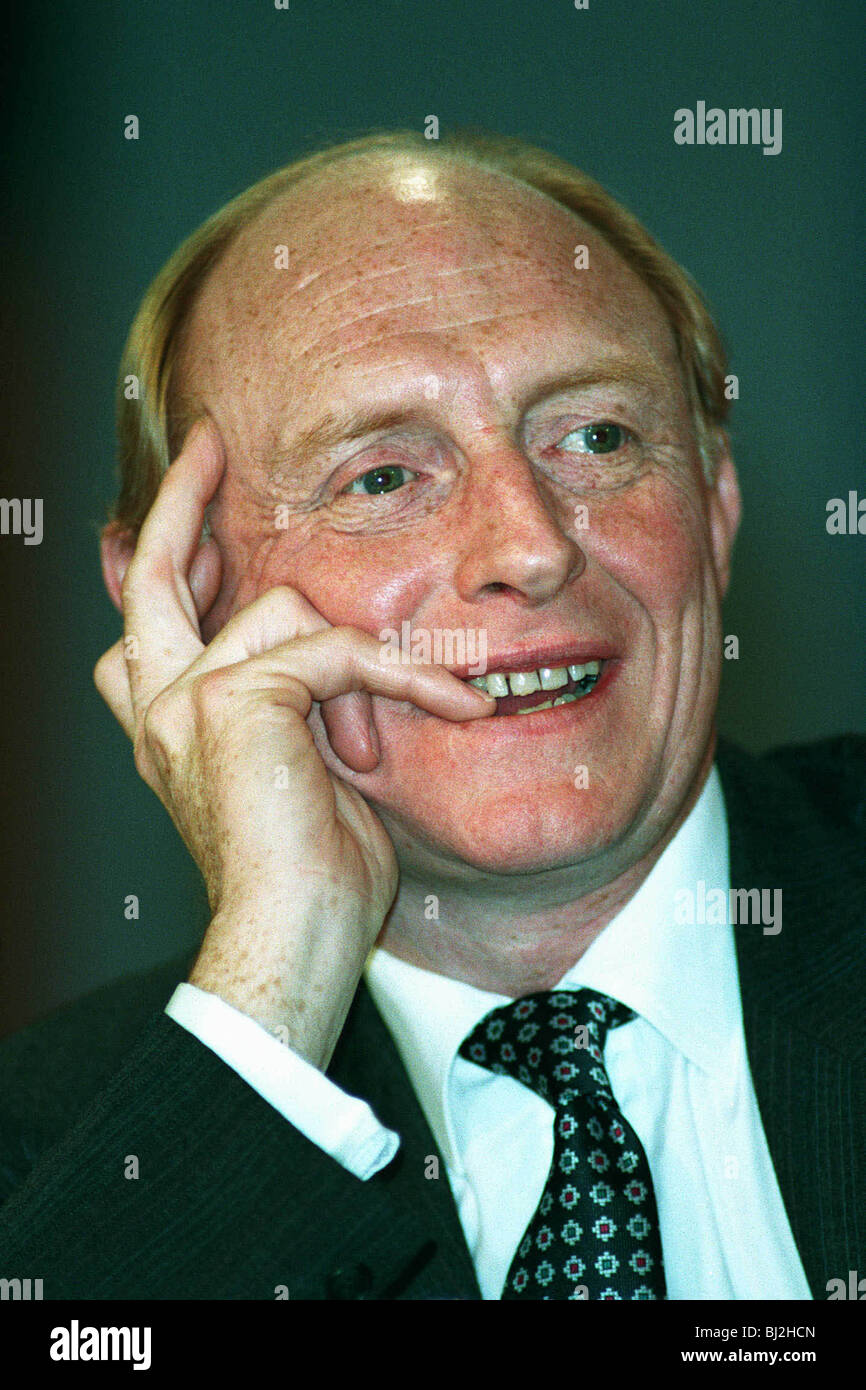 Former labour party leader neil kinnock hi-res stock photography and ...