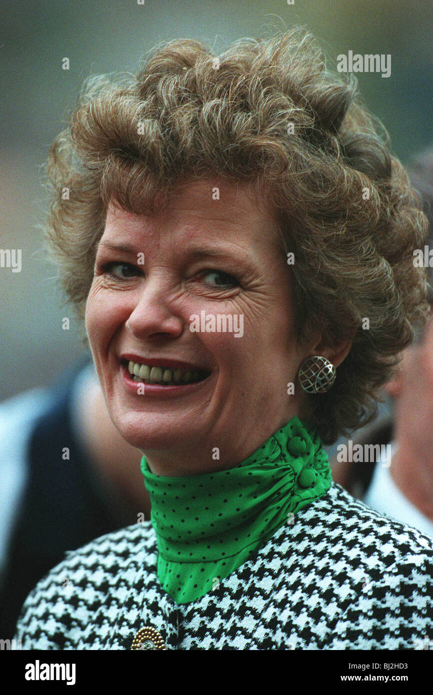 Mary robinson ireland hi-res stock photography and images - Alamy