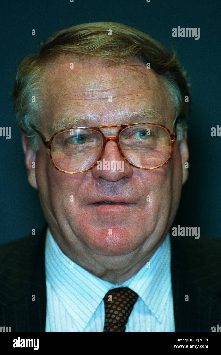 SIR MICHAEL ANGUS PRESIDENT OF CBI 06 December 1993 Stock Photo - Alamy