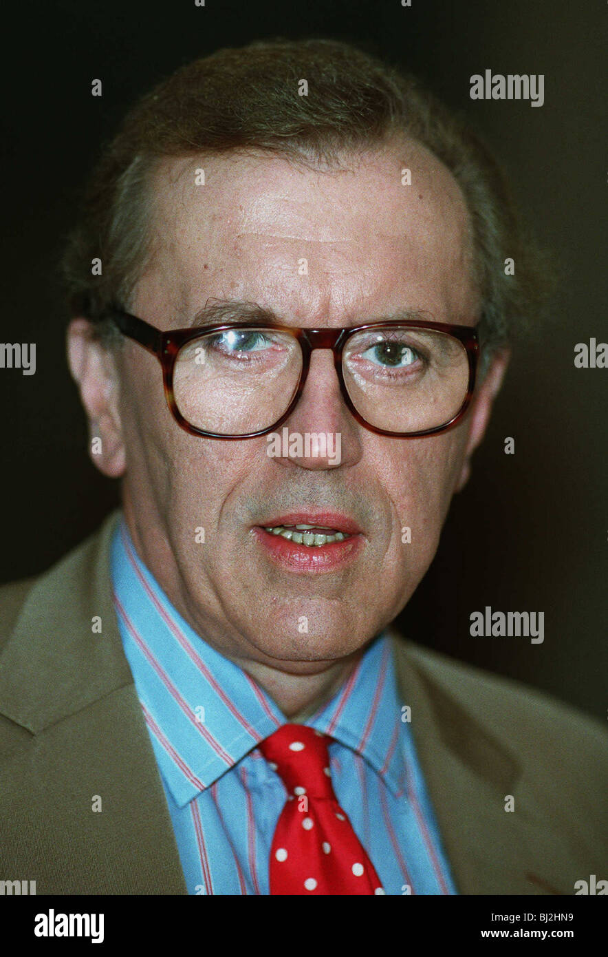 SIR DAVID FROST. PRESENTER 27 October 1993 Stock Photo - Alamy