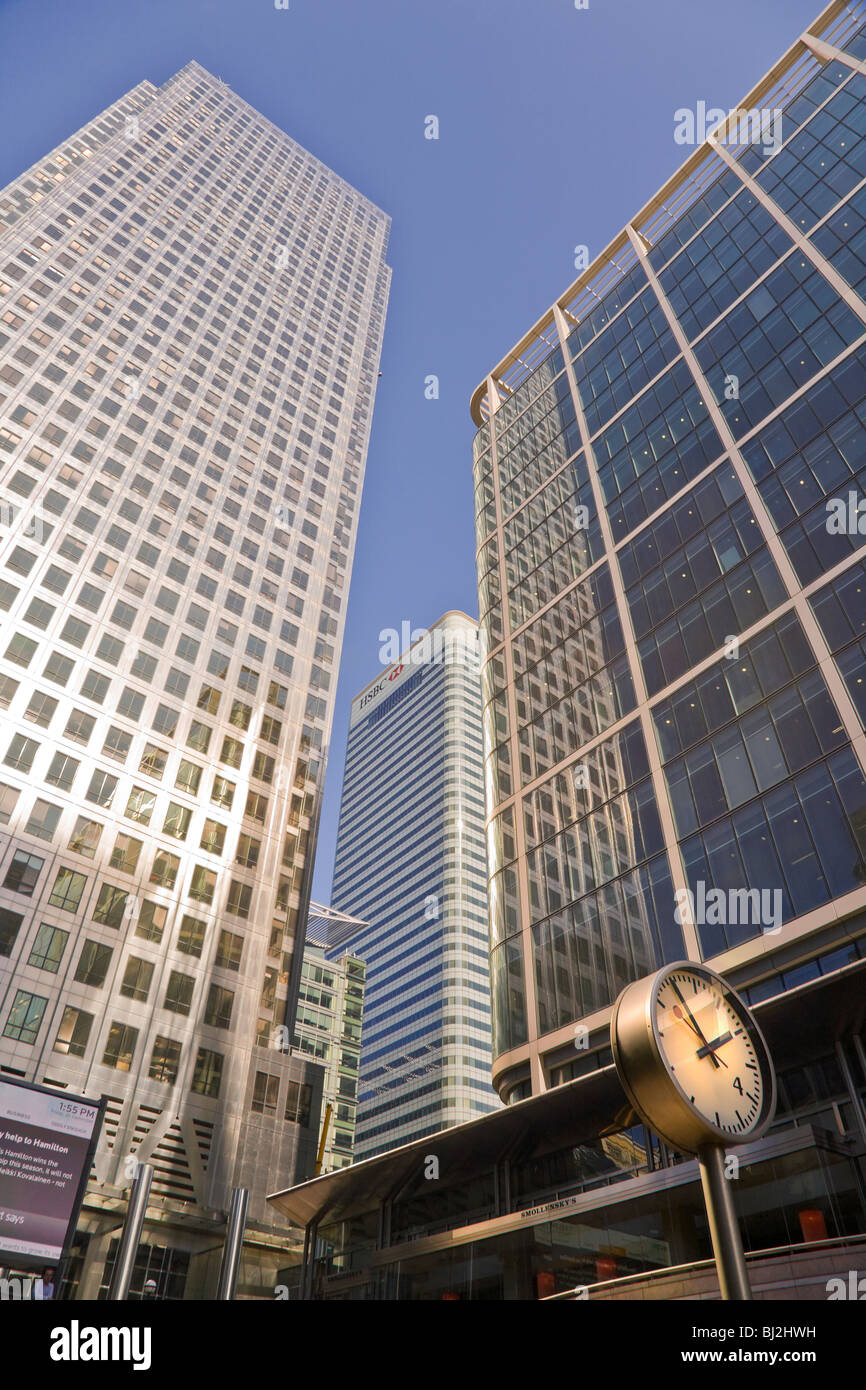 One Canada Square 8 Canada Square 5 Canada Square and clock Stock Photo ...