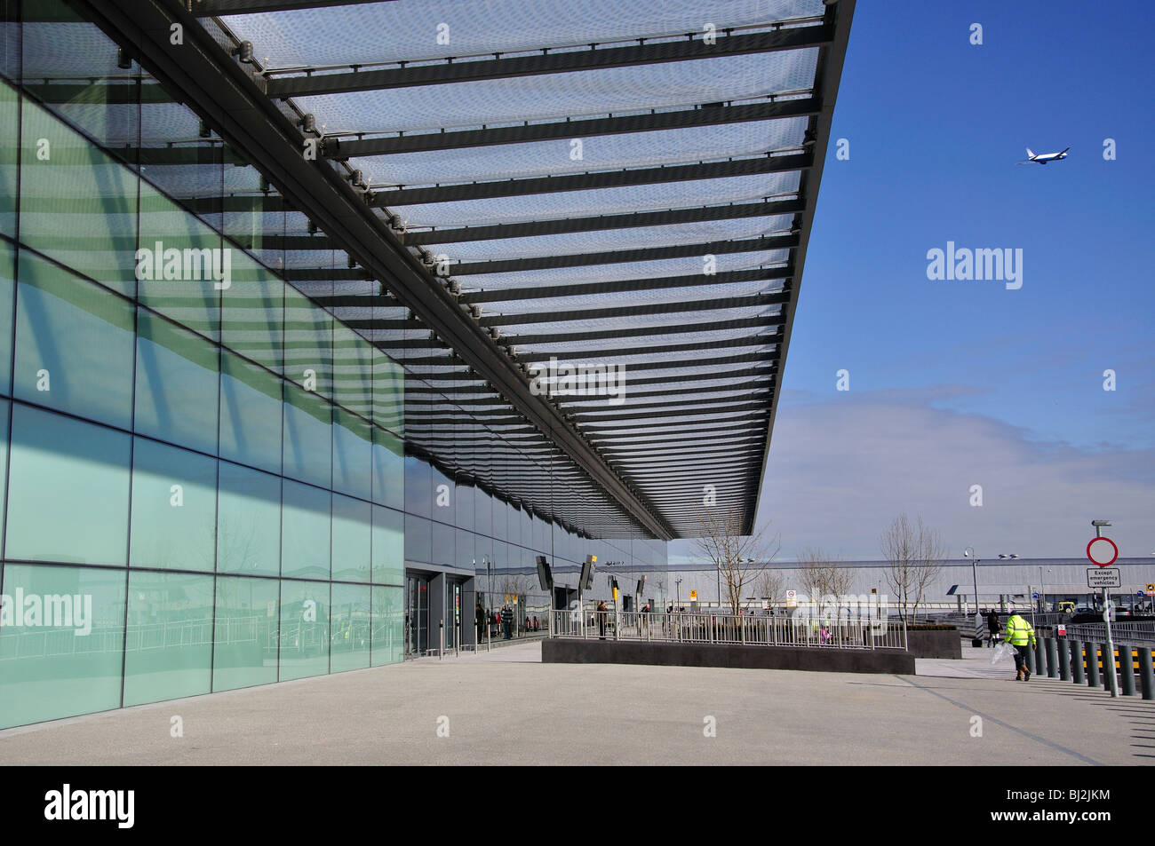 Heathrow airport terminal 4 hi-res stock photography and images - Alamy