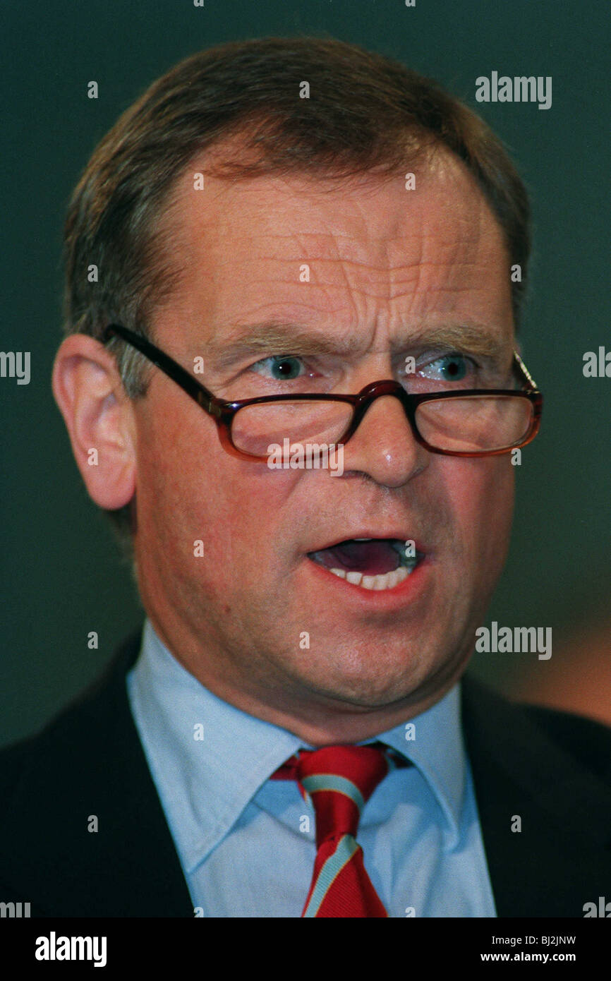 Jeffrey archer hi-res stock photography and images - Alamy