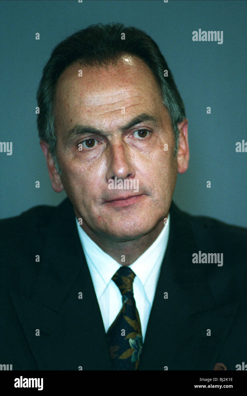 JACK CUNNINGHAM MP SHADOW FOREIGN MINISTER 23 November 1993 Stock Photo ...