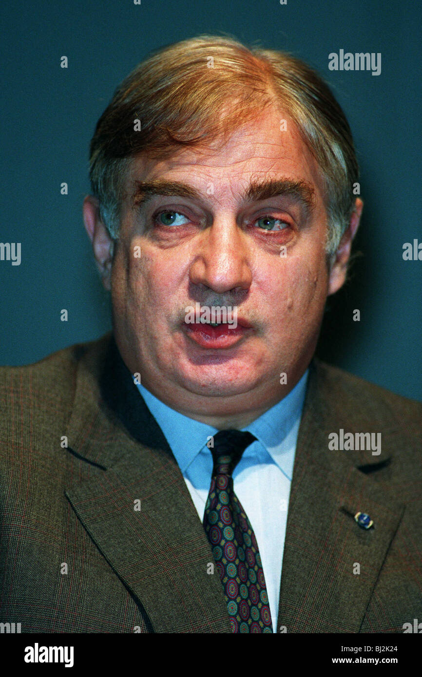 PETER SUTHERLAND DIRECTOR-GENERAL GATT 06 December 1993 Stock Photo - Alamy