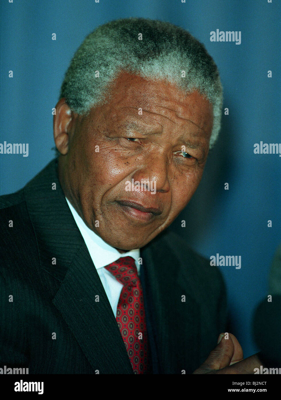 Nelson mandela 1993 hi-res stock photography and images - Alamy