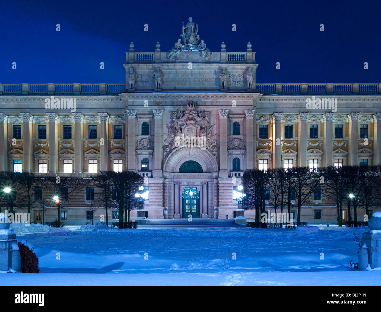 Evening winter view of east wing of Riksdagshuset (1905), Swedish ...
