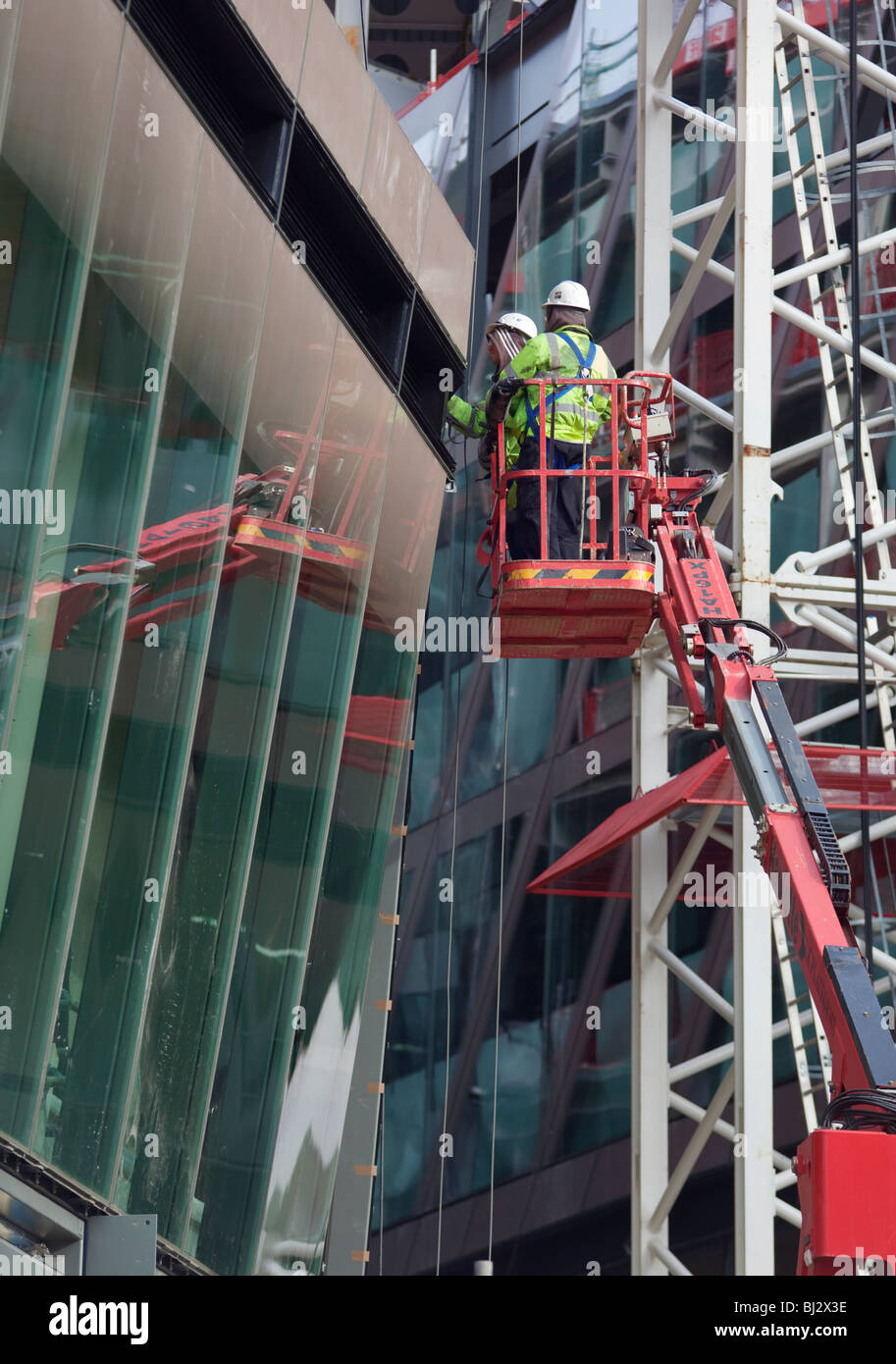 London building facade installation hi-res stock photography and images ...