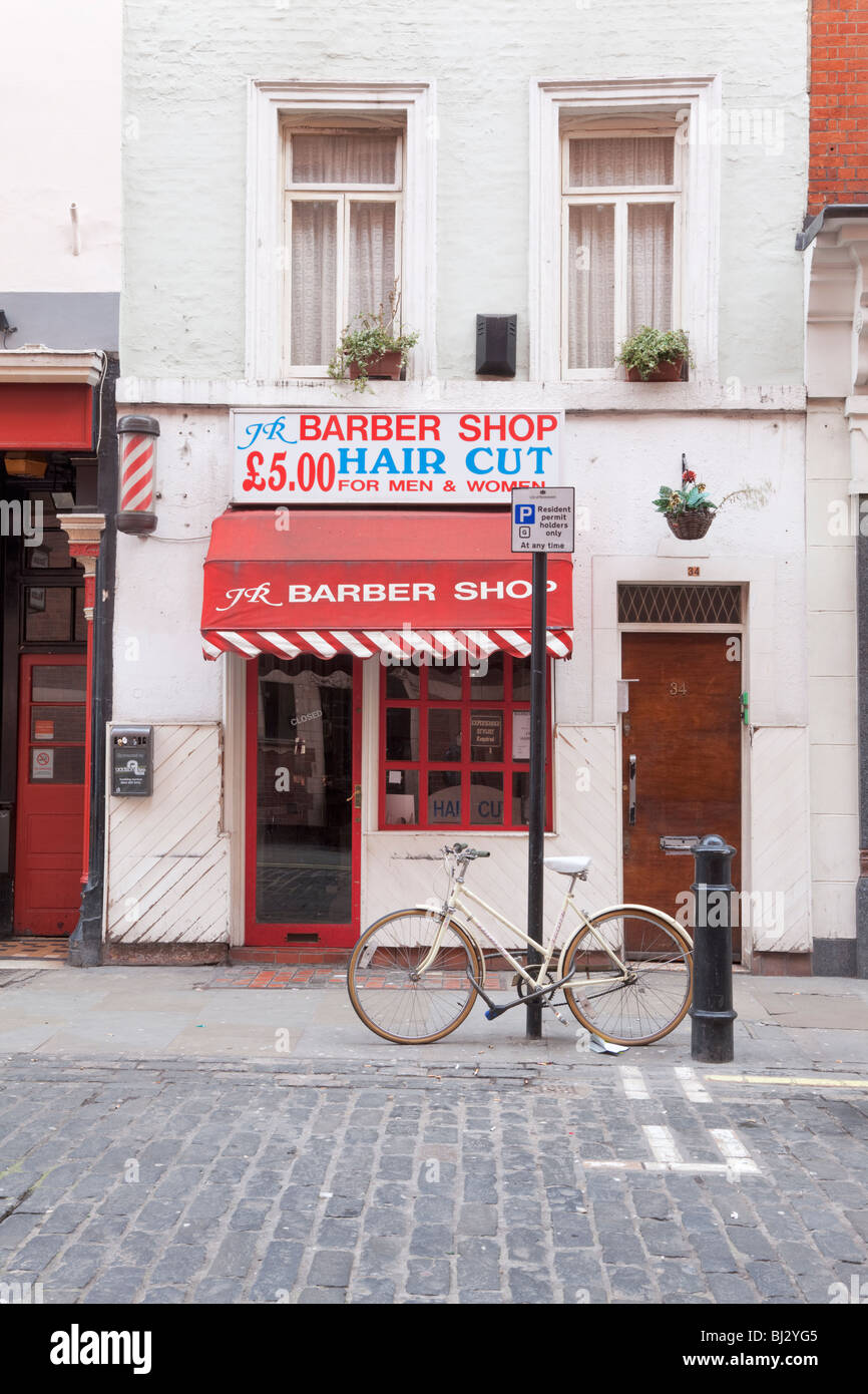 Barber shop London Stock Photo - Alamy