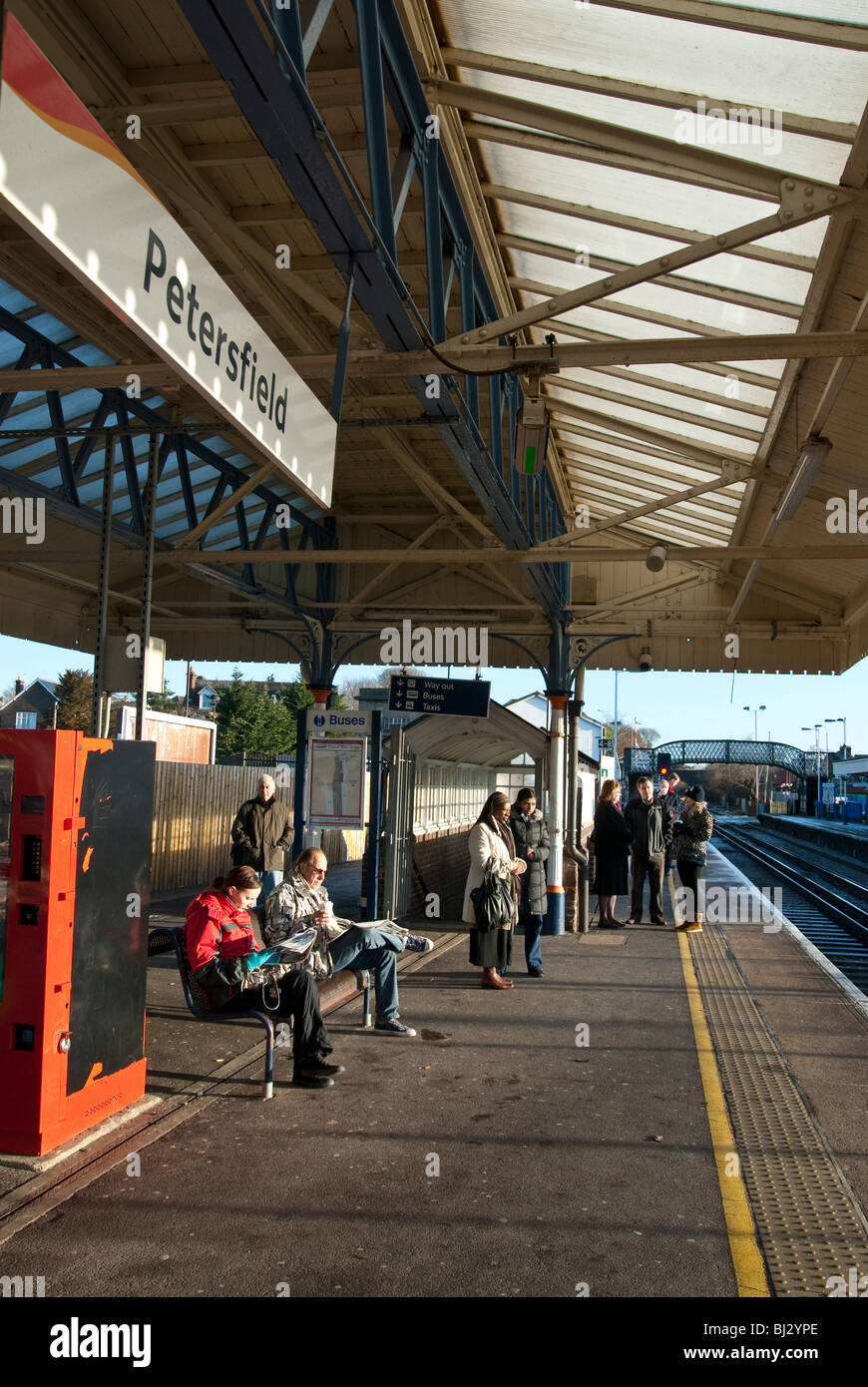 Train platform commuters waiting uk hi-res stock photography and images ...