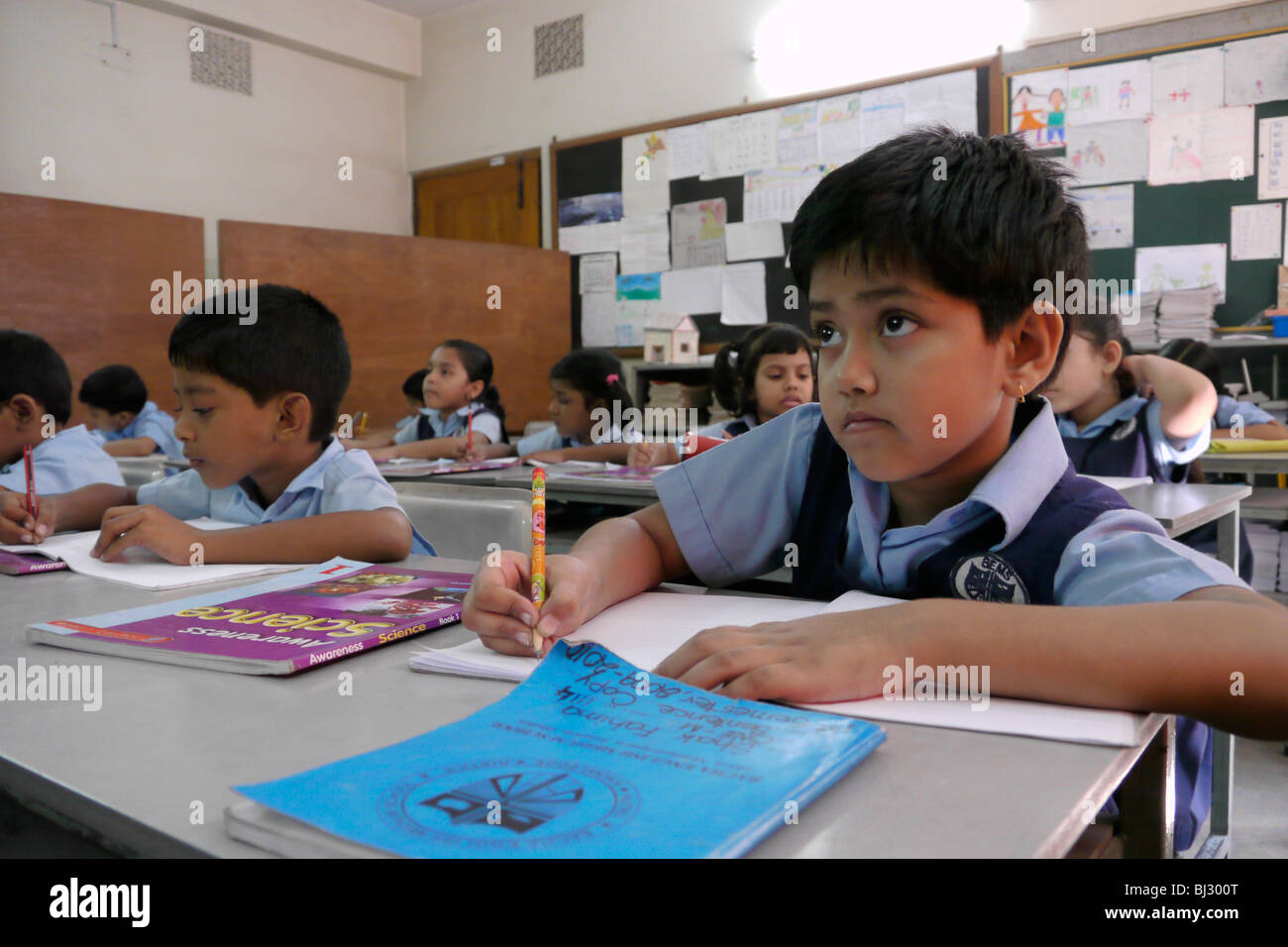 Bangladesh bacha school monipuripara dhaka hi-res stock photography and ...