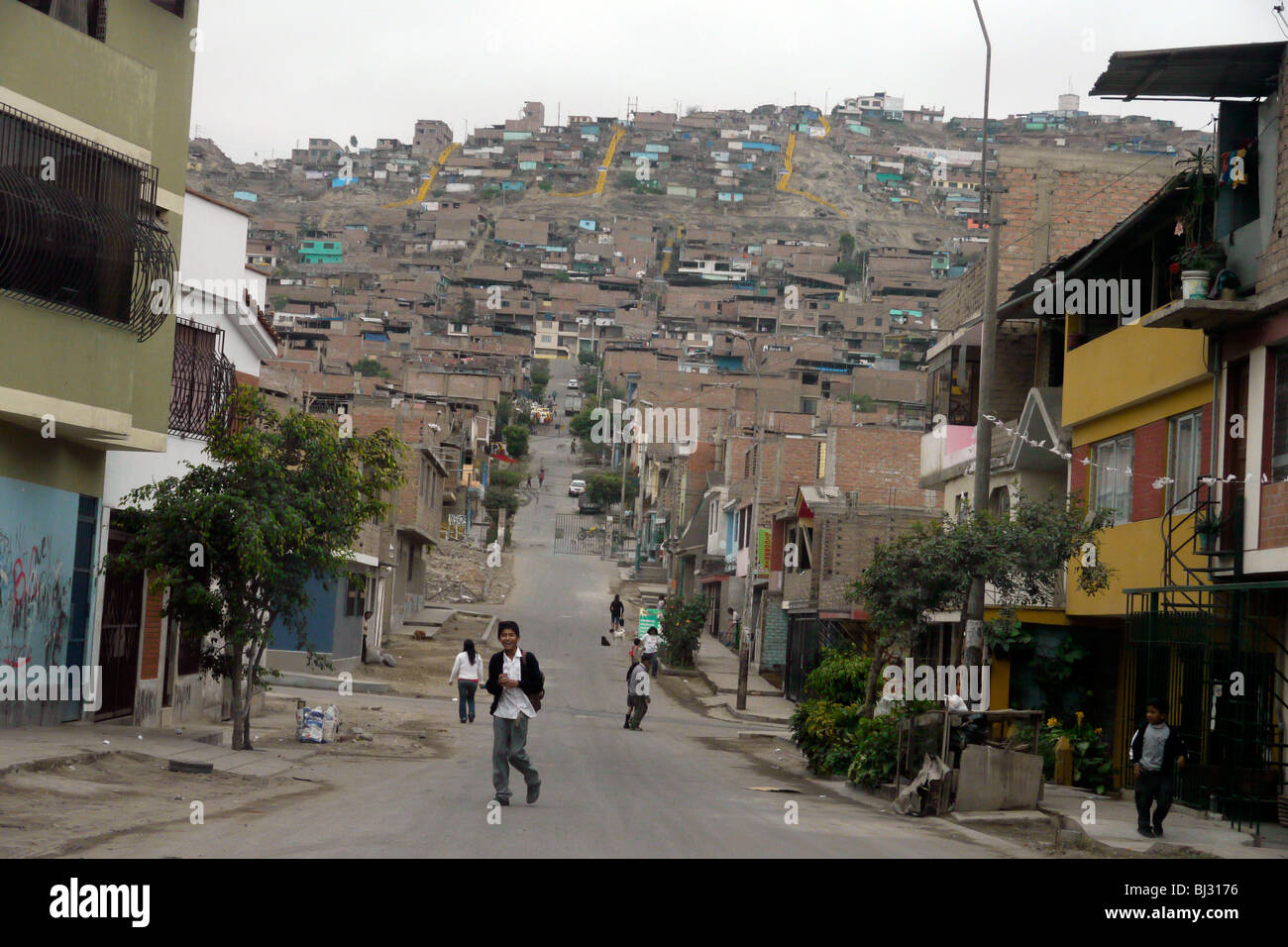 PERU Street scene in Pamplona Alta, Lima. photo (C) Sean Sprague 2009 ...