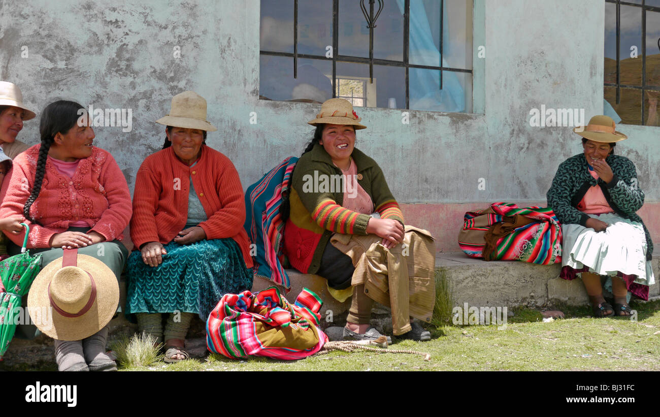 PERU Aymara women Stock Photo - Alamy