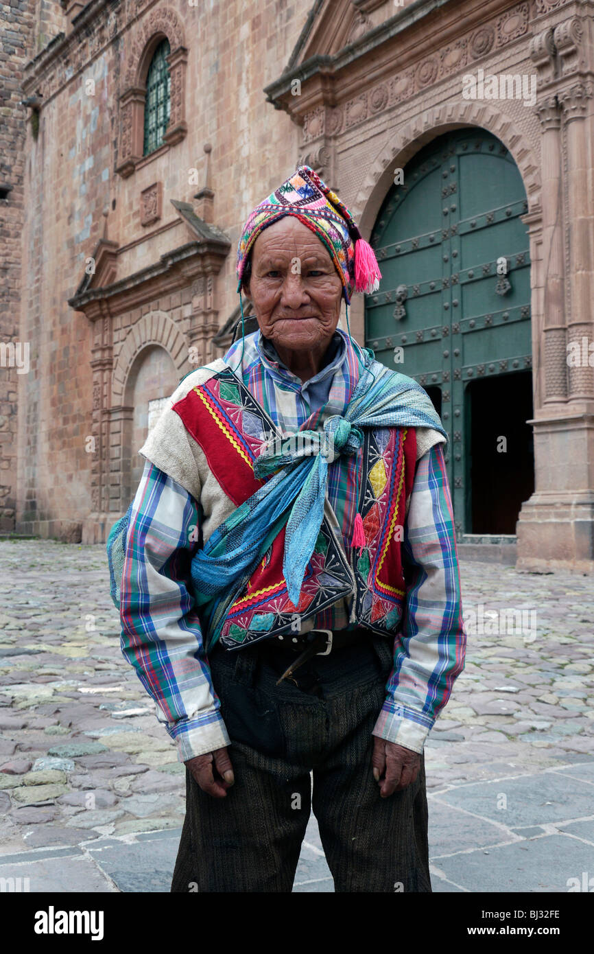 PERU Old Quechua man, Cusco. PHOTOGRAPH by SEAN SPRAGUE Stock Photo - Alamy
