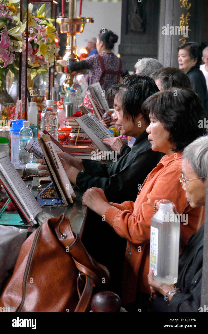 People Chanting High Resolution Stock Photography and Images - Alamy