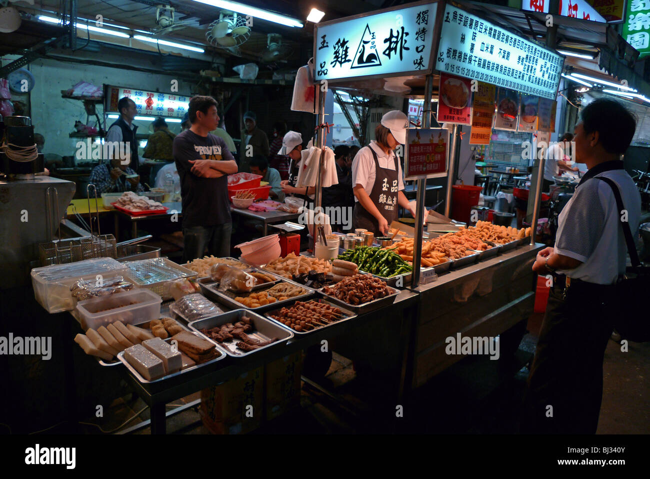 Taiwan snake alley night market hi-res stock photography and images - Alamy