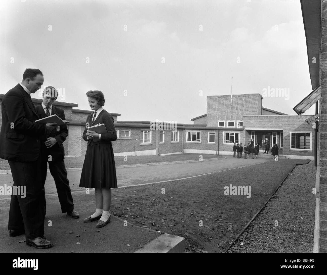 British schoolgirl uniform hi-res stock photography and images - Alamy