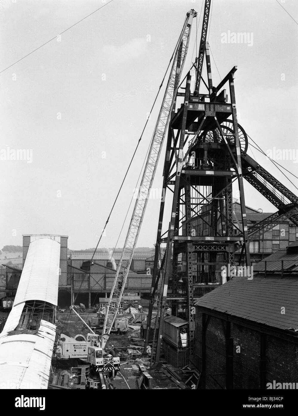 Heavy lifting gear at Hickleton Main pit, Thurnscoe, South Yorkshire ...