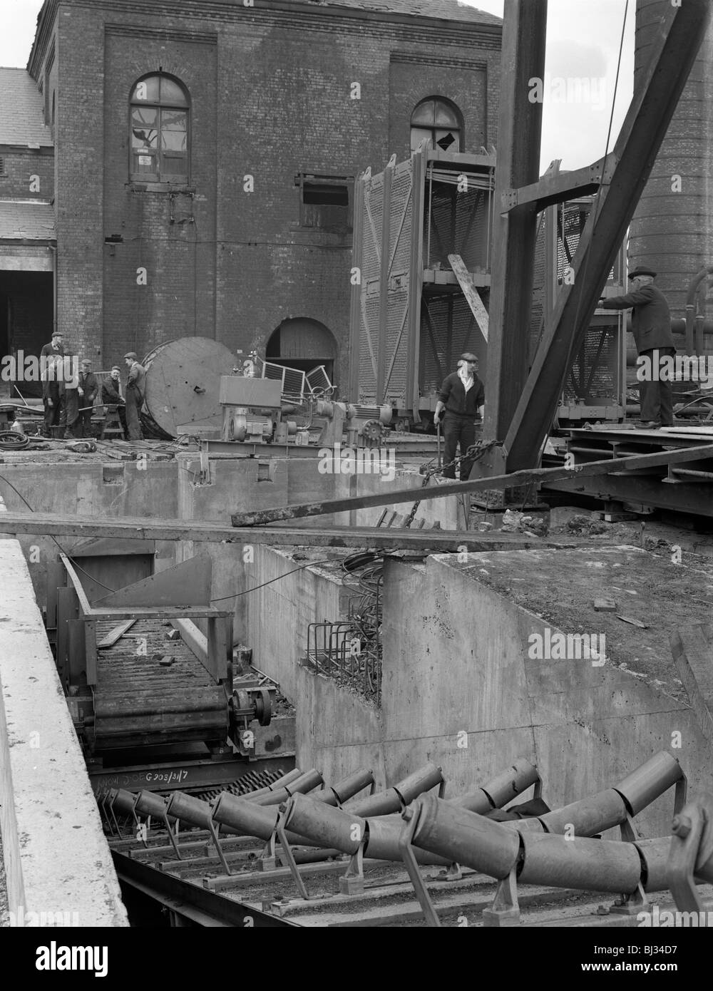 Newly installed conveyor sytem at Hickleton Main pit, Thurnscoe, South ...