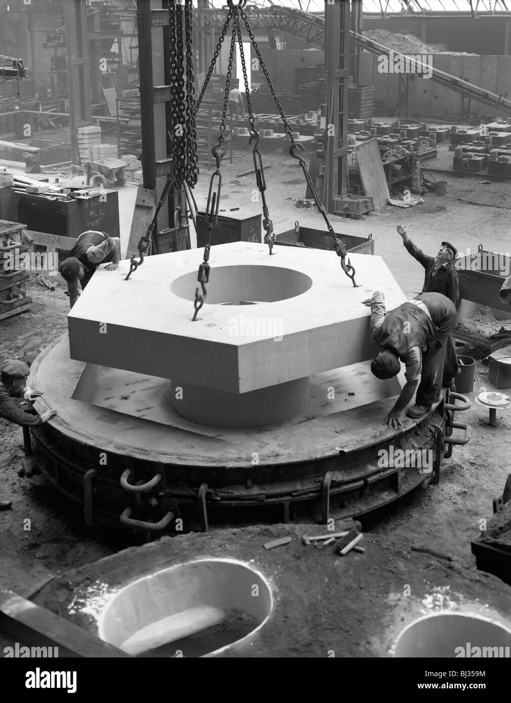 Giant magnet Black and White Stock Photos & Images - Alamy