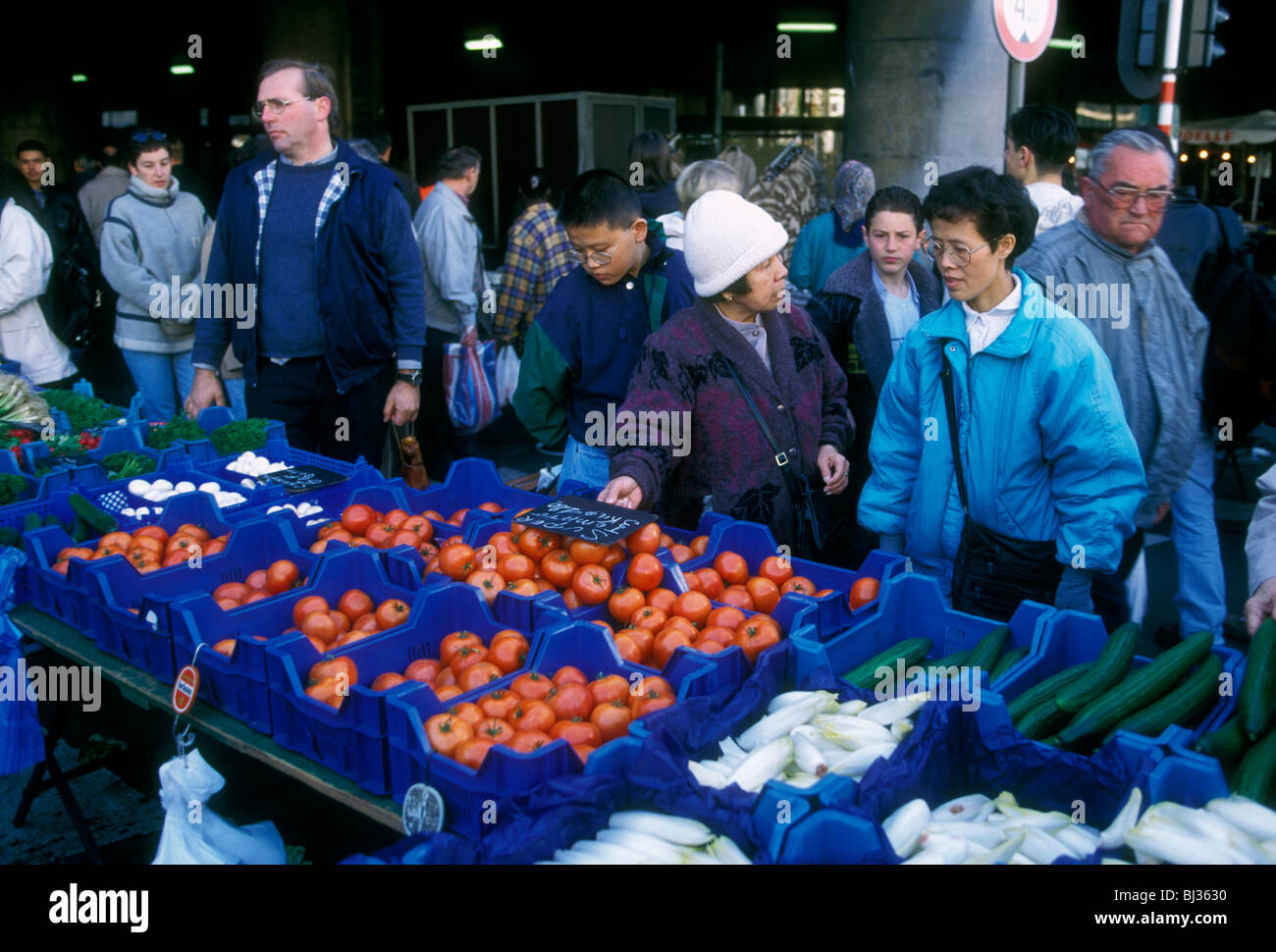 Belgians, Belgian people, shoppers, shopping, fresh fruit, fresh ...