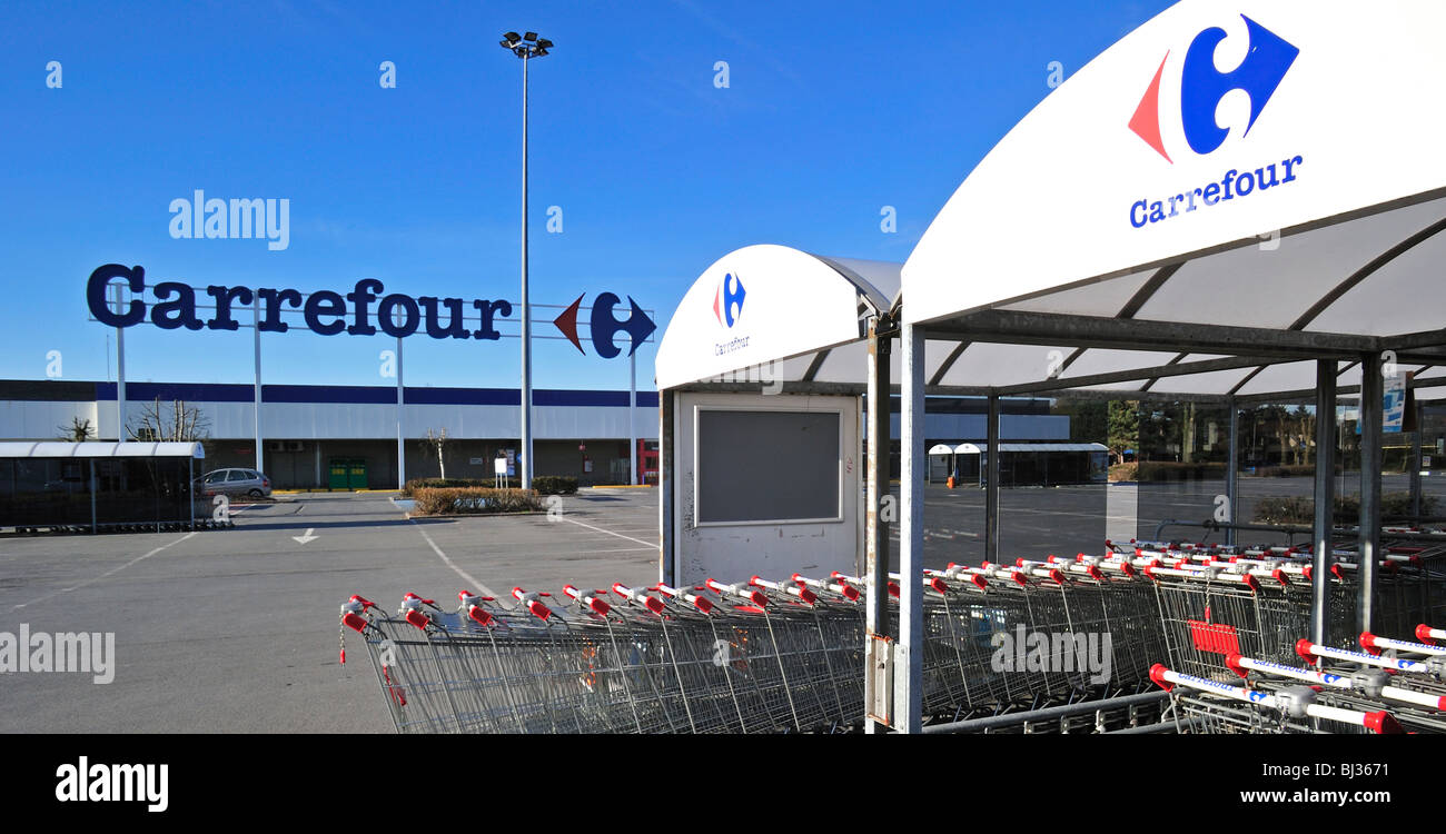 Carrefour hi-res stock photography and images - Alamy