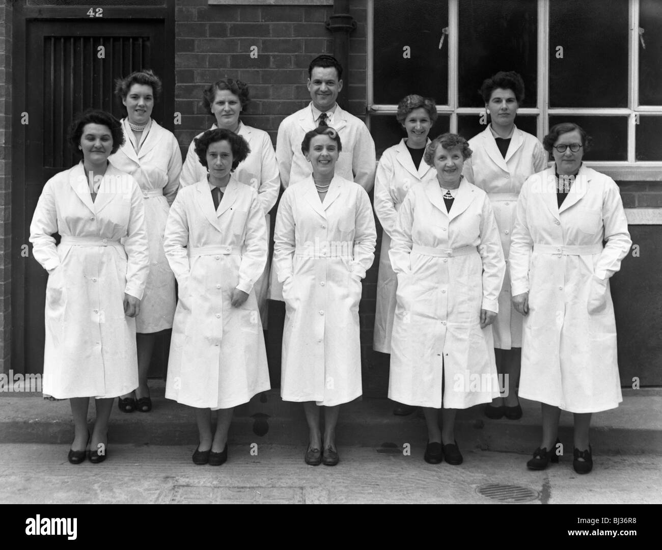 1950s factory workers britain Black and White Stock Photos & Images - Alamy
